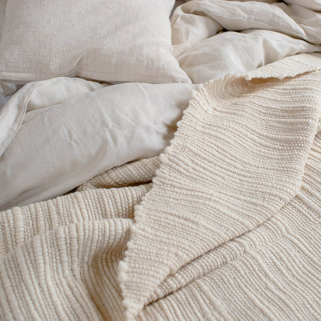 TEXTURED AND TASSELED HANDWOVEN MERINO WOOL BLANKET – Ellei Home